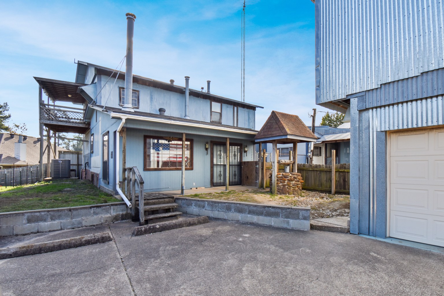 The DIY "Tin Castle" In Tyler Is A 20 Room Property Of Your Dream ...