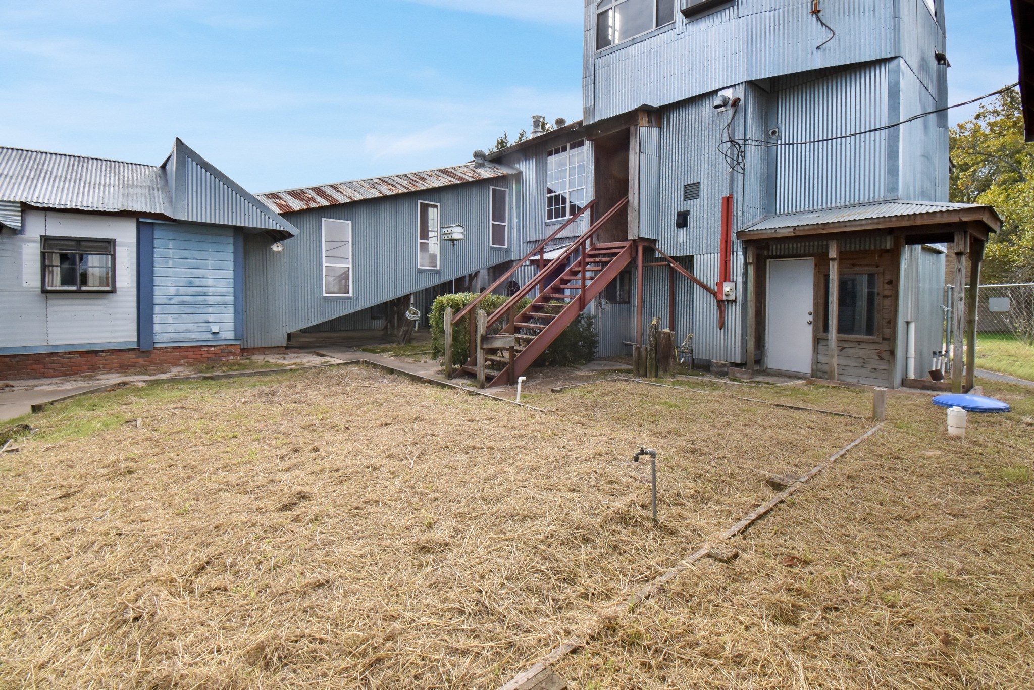 The DIY "Tin Castle" In Tyler Is A 20 Room Property Of Your Dream ...