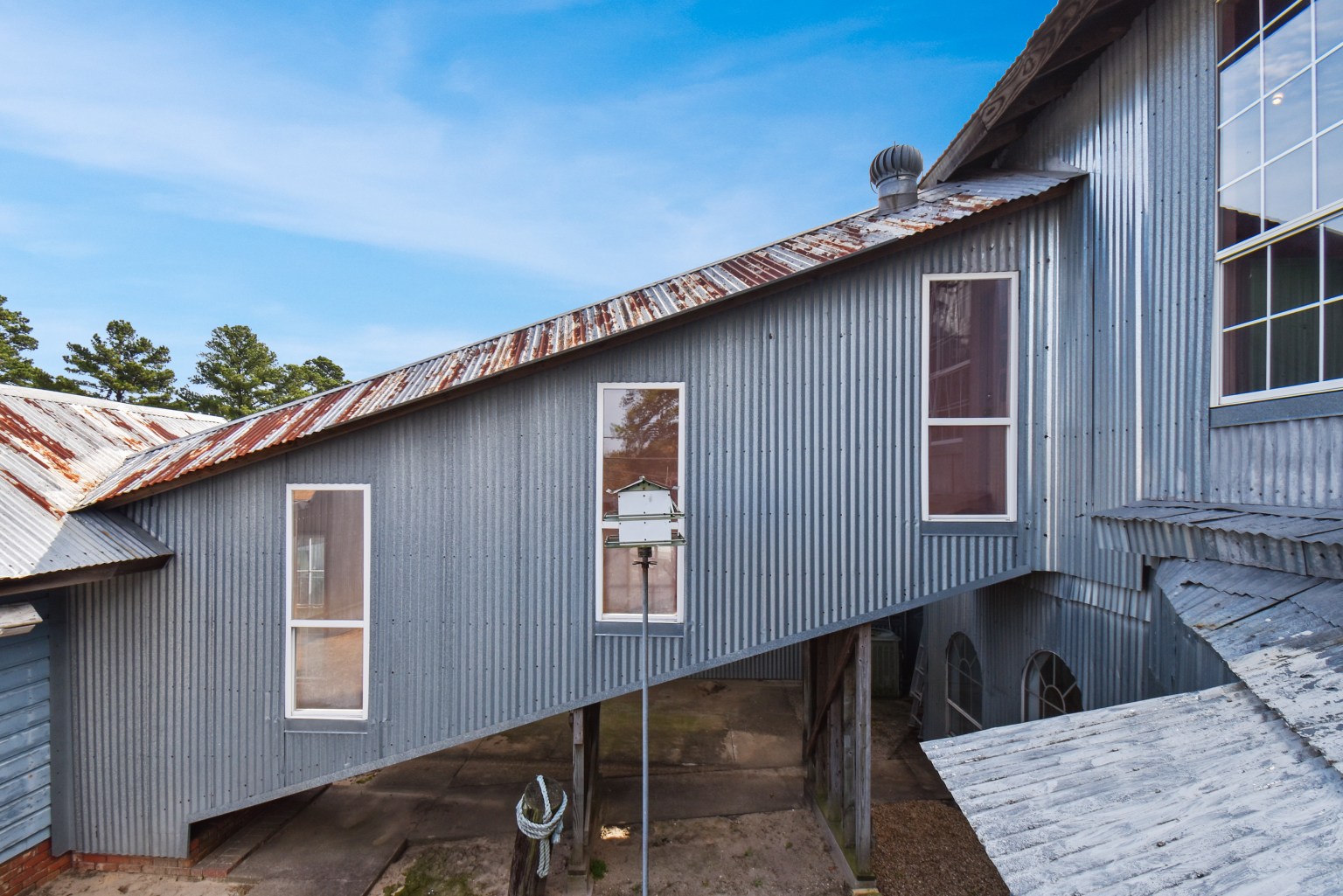 The DIY "Tin Castle" In Tyler Is A 20 Room Property Of Your Dream ...