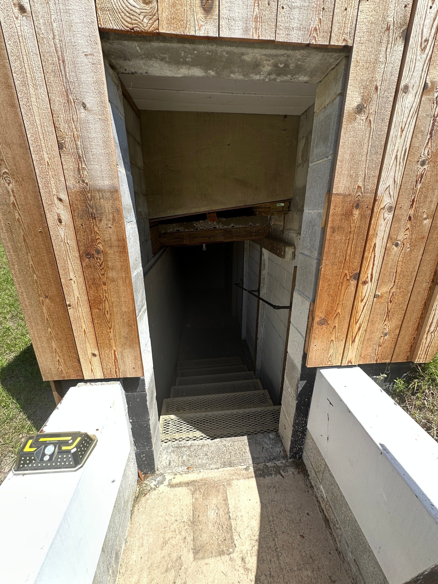 This Florida Doomsday Bunker is a Perfect Preppers Paradise - Zillow ...