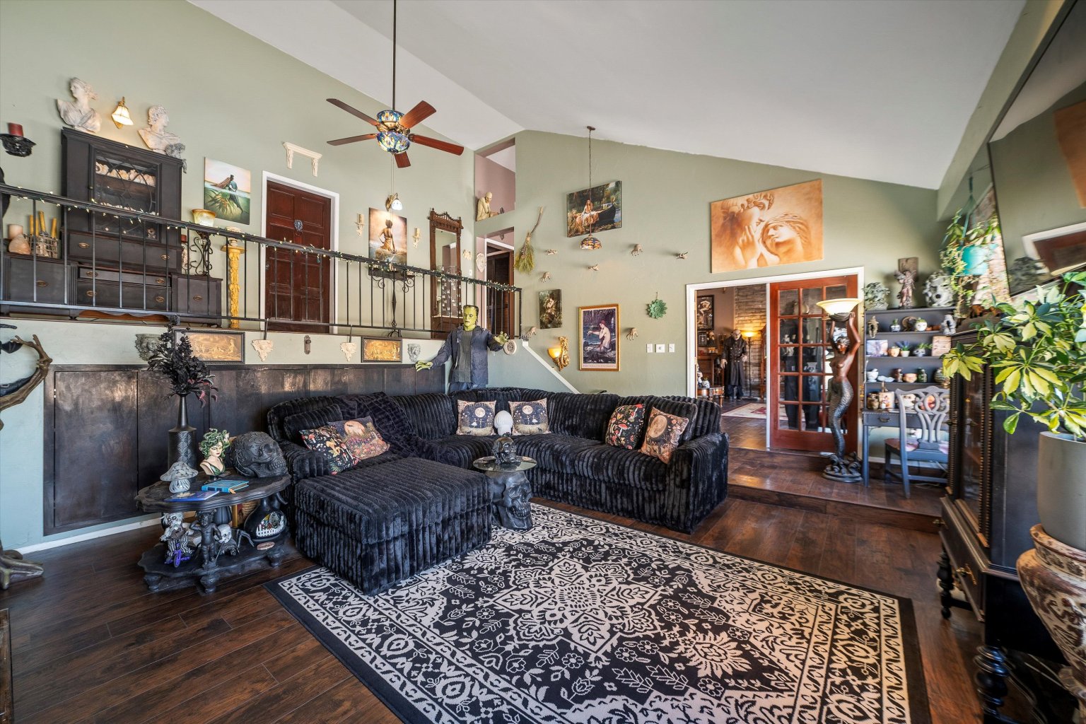 The "Macabre Mansion" in Arizona Is The Goth Halloween Mansion Of Your ...