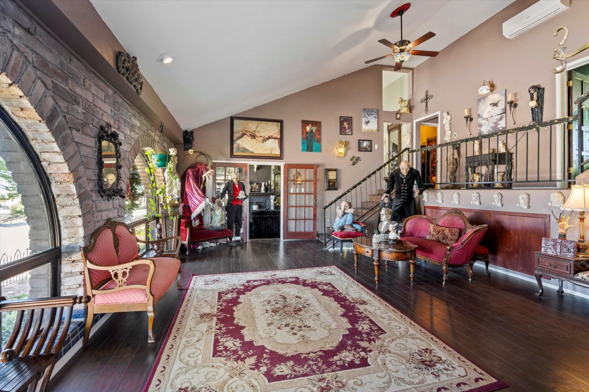 The "Macabre Mansion" in Arizona Is The Goth Halloween Mansion Of Your ...