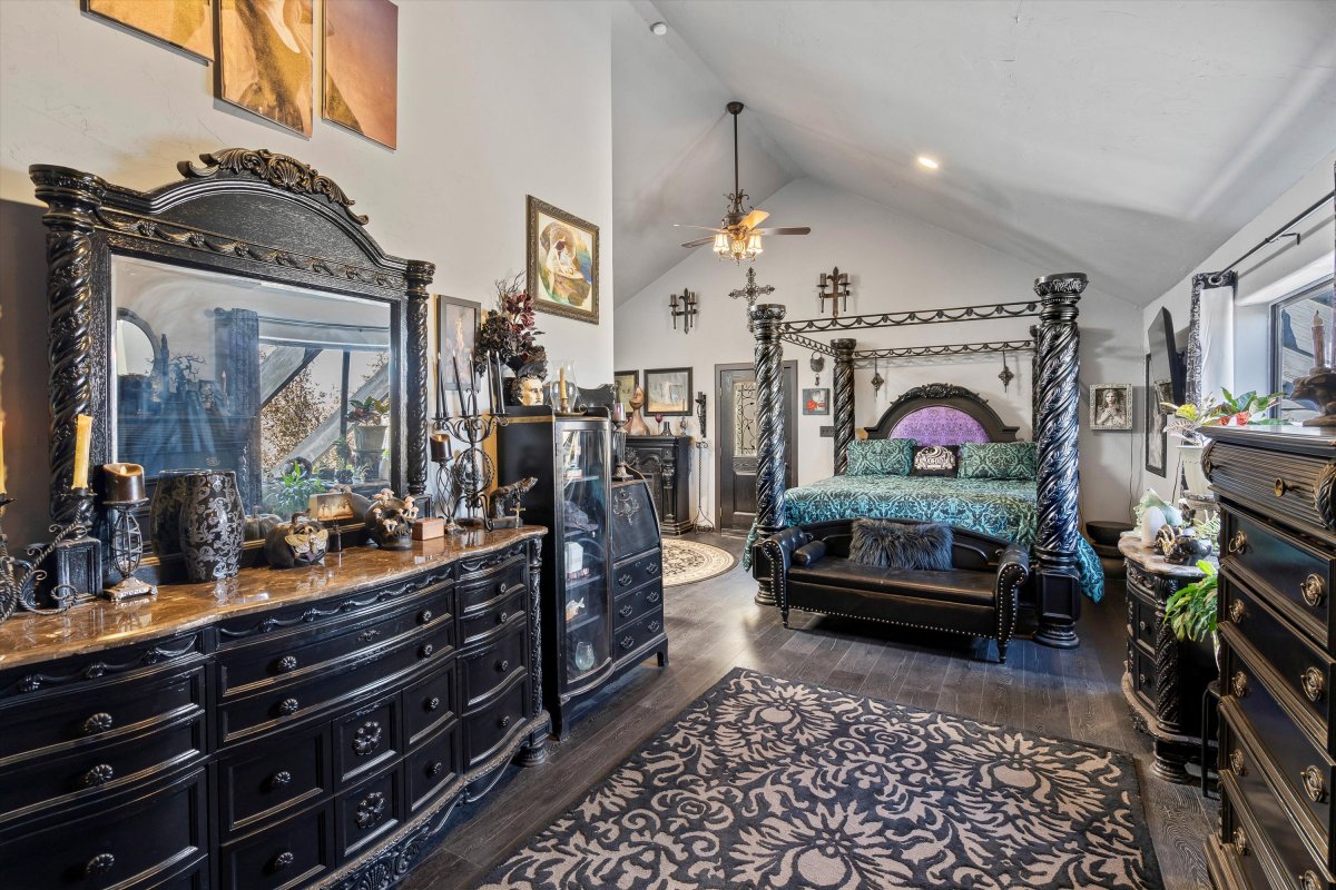 The "Macabre Mansion" in Arizona Is The Goth Halloween Mansion Of Your ...