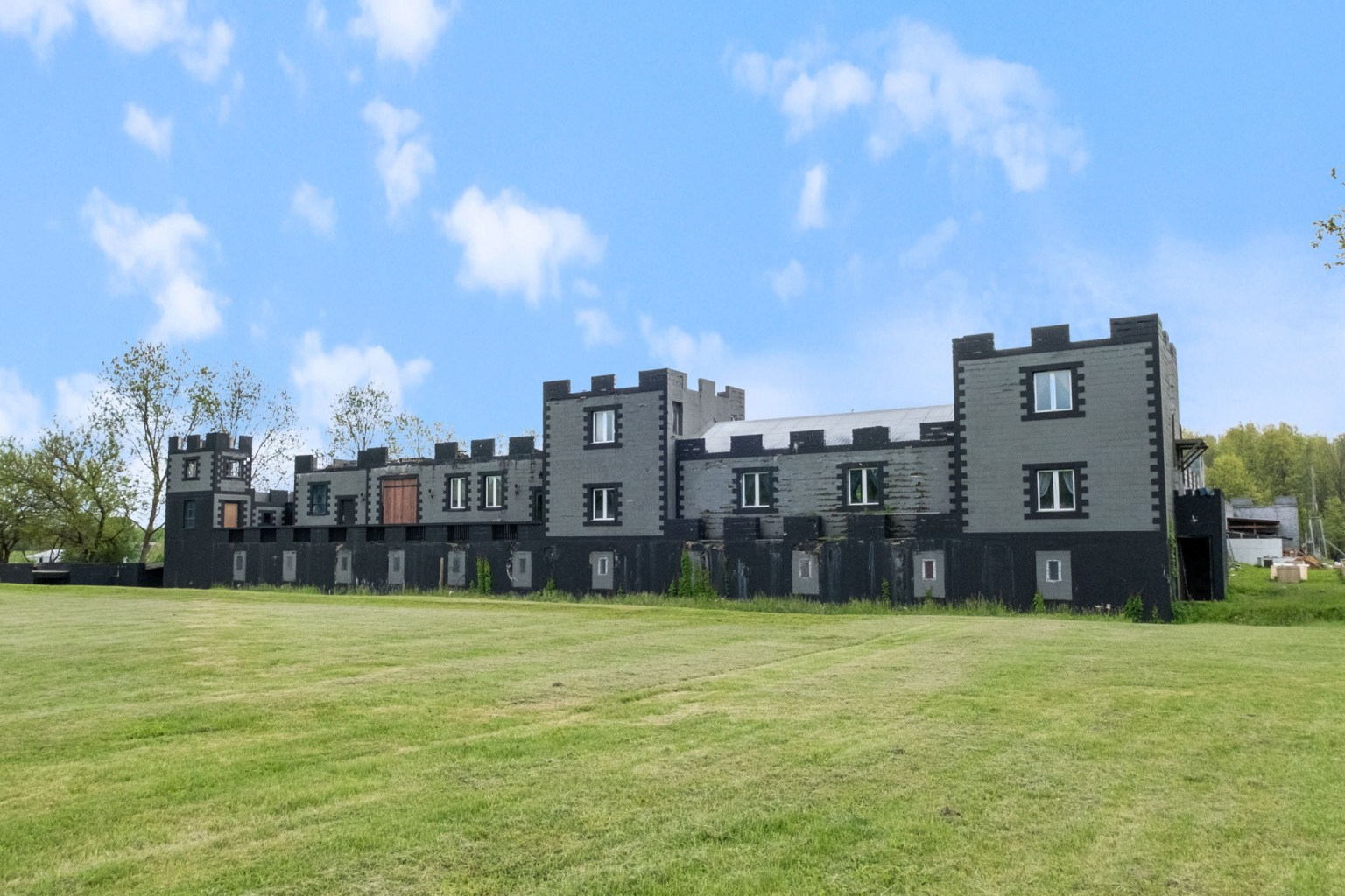 Renaissance Fair Castle Known As"Birdsell Castle" Lists In Indiana