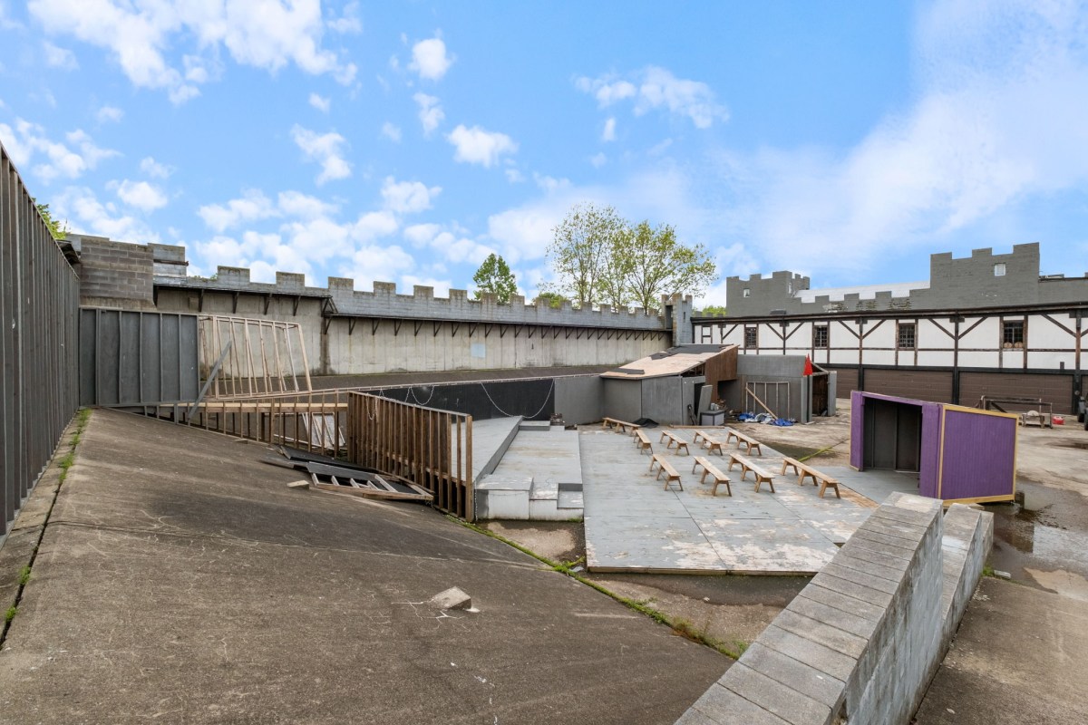 Renaissance Fair Castle Known As"Birdsell Castle" Lists In Indiana