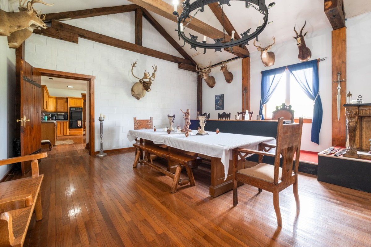 Renaissance Fair Castle Known As"Birdsell Castle" Lists In Indiana