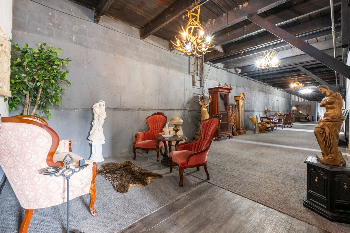 Renaissance Fair Castle Known As"Birdsell Castle" Lists In Indiana